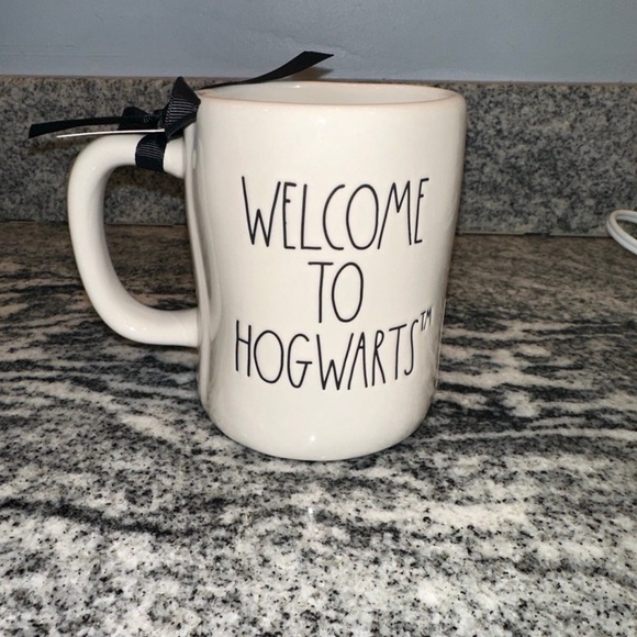 Rae Dunn | Kitchen | Rae Dunn Harry Potter Mug Vhtf Rare Welcome To ...
